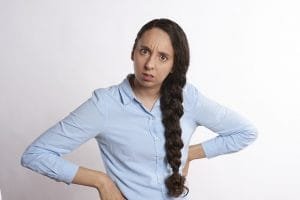 ¿Cuál es el origen y significado de la expresión quedó con cara de what?